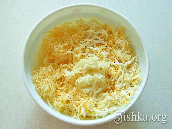 Салат с сыром и чесноком - Кулинарный пошаговый рецепт с фото.